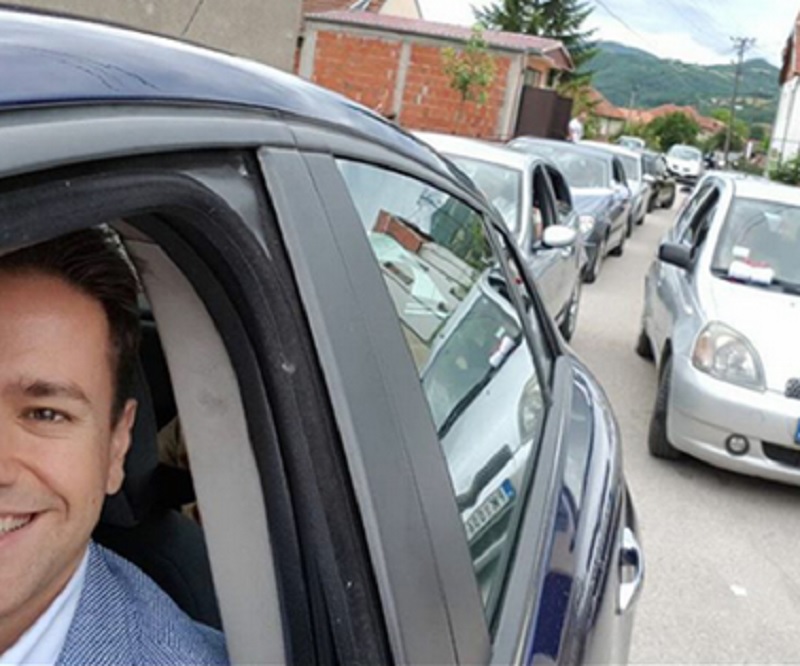 On je jedan od najzgodnijih srpskih glumaca, a ovako se spremio za ...