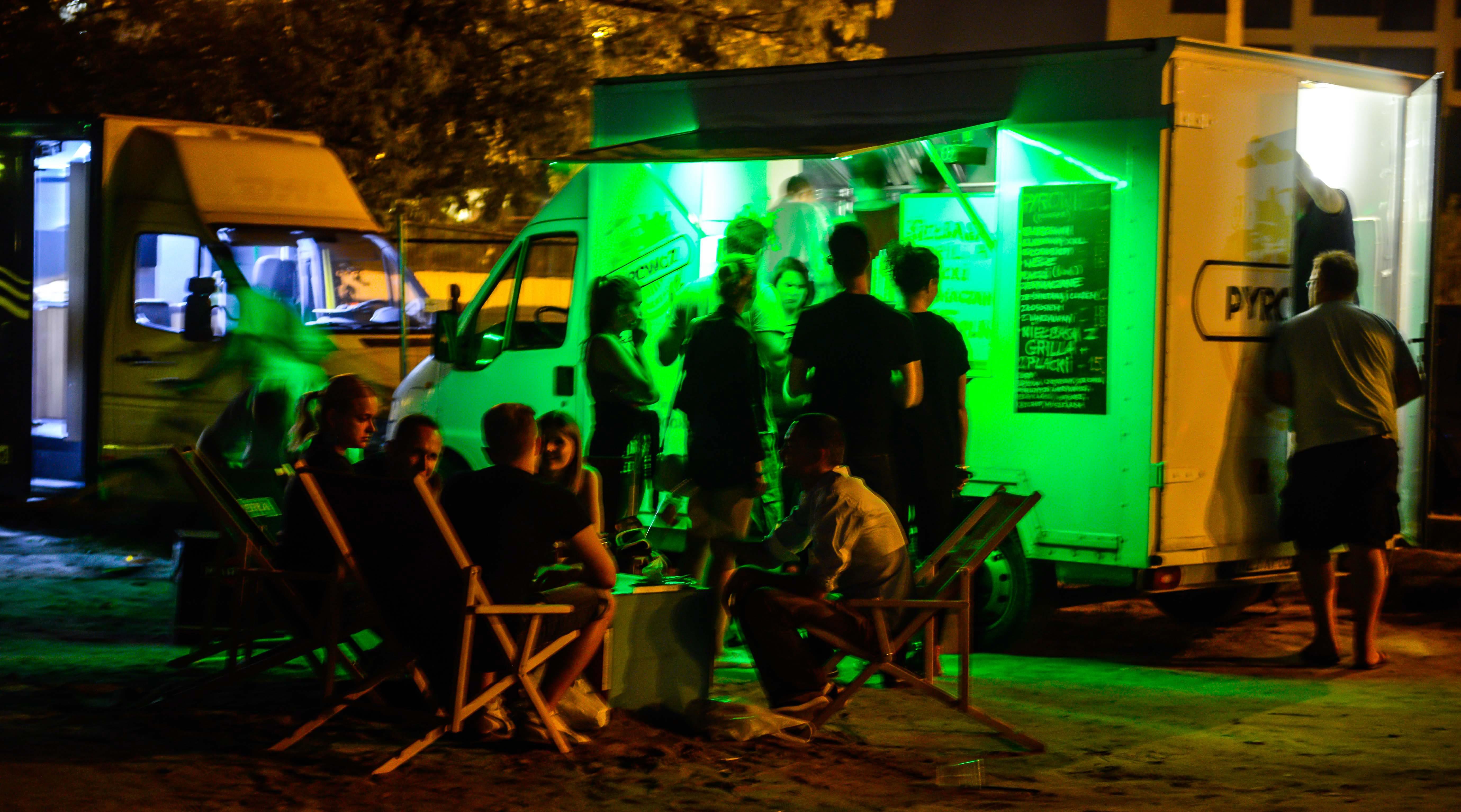 Nocny Market i Night Bite. Gdzie zjeść w Warszawie w nocy - Styl Życia ...