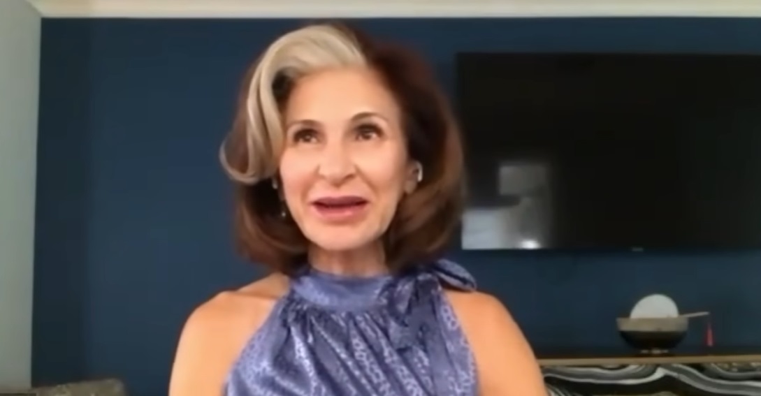 Nagyon szexi nagyi: imádják a fiatal férfiak a 71 éves nőt, aki idős ...