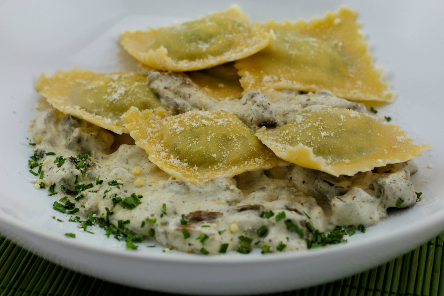 Ravioli sa sirom i spanaćem u krem sosu: Toliko ukusno, da ćete se ...