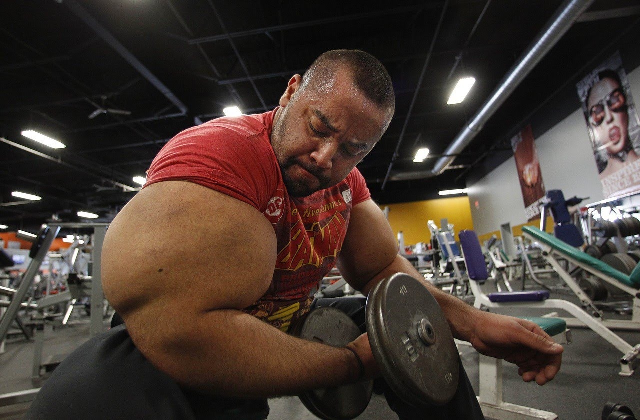 Moustafa Ismail - i największe ramiona w historii! - Facet