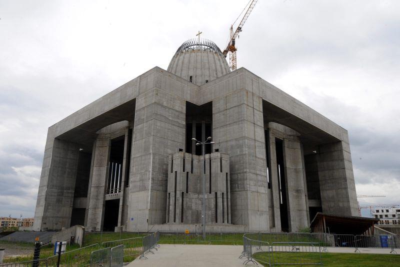 Polska Kościół katolicki kościoły świątynie wierni religia kler ...