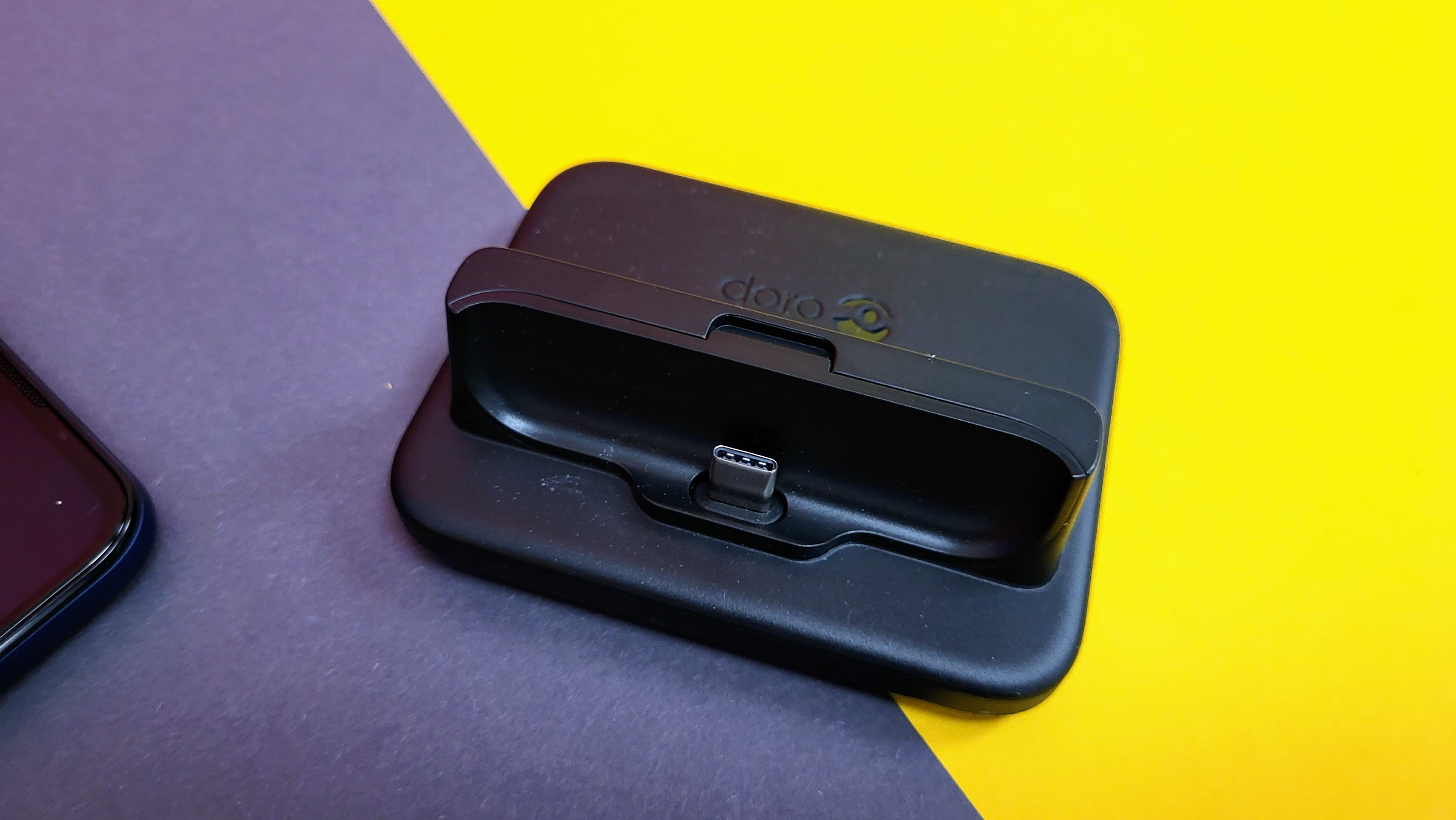 Doro 8200 im Test: Smartes Seniorenhandy mit Notruffunktion | Heise ...