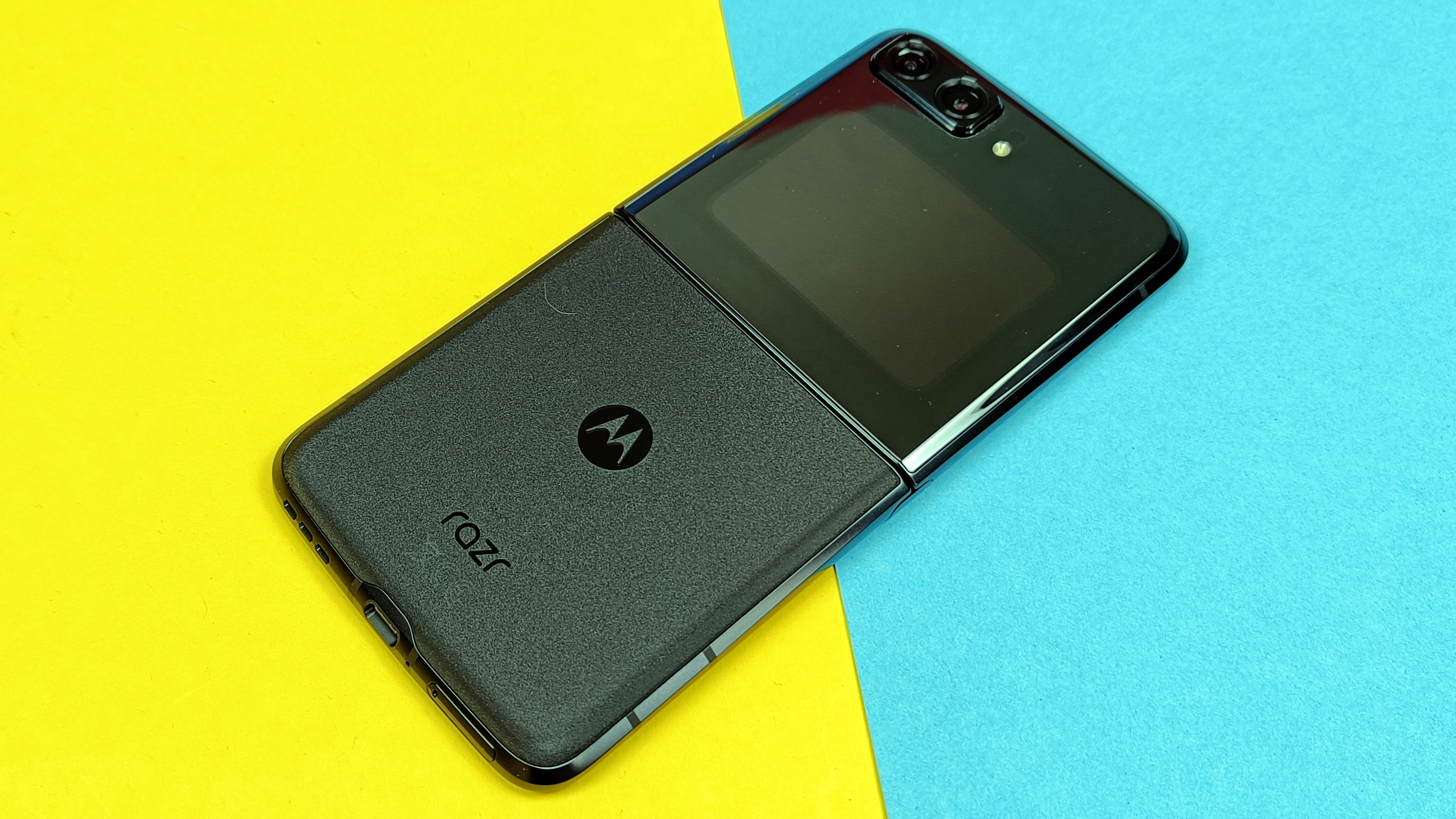 Faltbares Smartphone Motorola RAZR 2022 im Test: Konkurrenz für Samsung ...