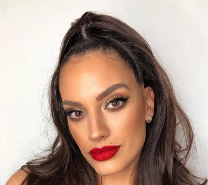 Marina Ćosić prošetala centrom Beograda u zanimljivoj elegantnoj ...