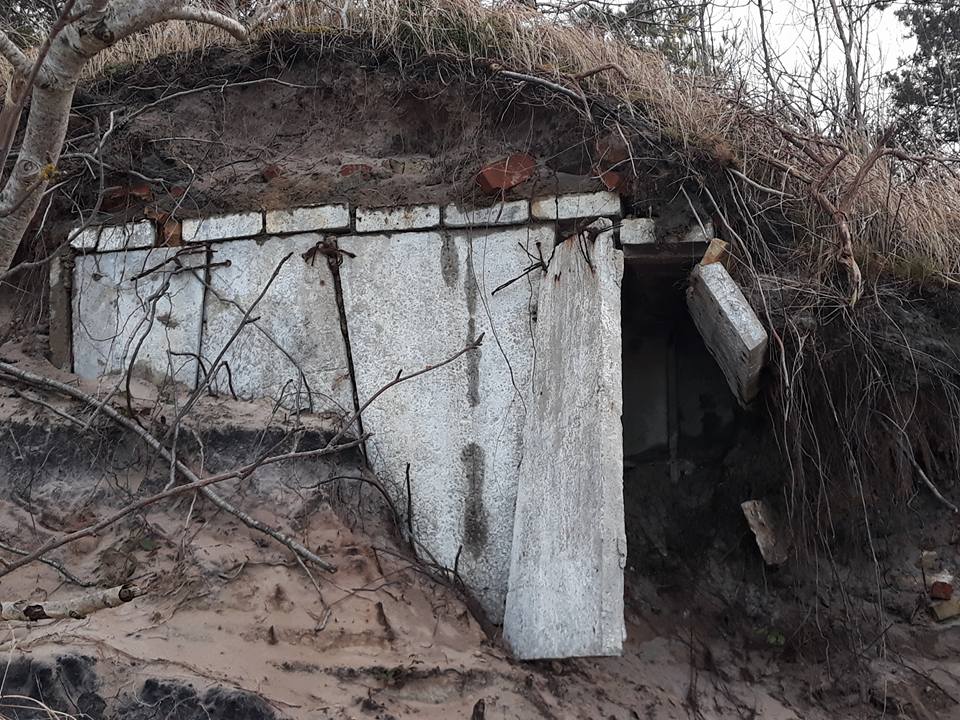 Sztorm odsłonił kolejne bunkry na polskim Wybrzeżu - Podróże