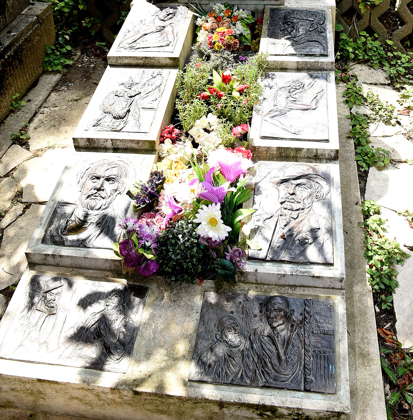 Nézd, milyen most Agárdy Gábor sírja! A kiváló színművész ma lenne 94 ...