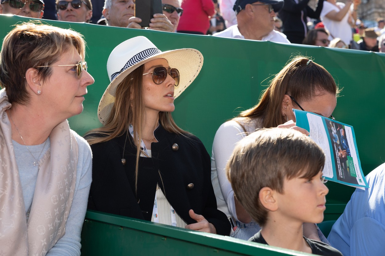 Tri modna izdanja koja su ključna u načinu odevanja Jelene Đokoivć ...