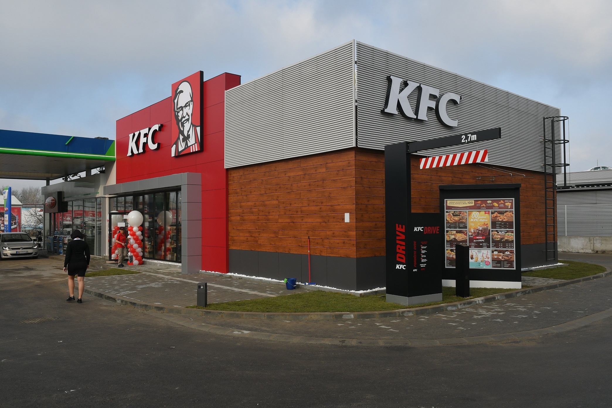 Na Adi Ciganliji otvoren prvi KFC drive thru restoran - Žena.rs
