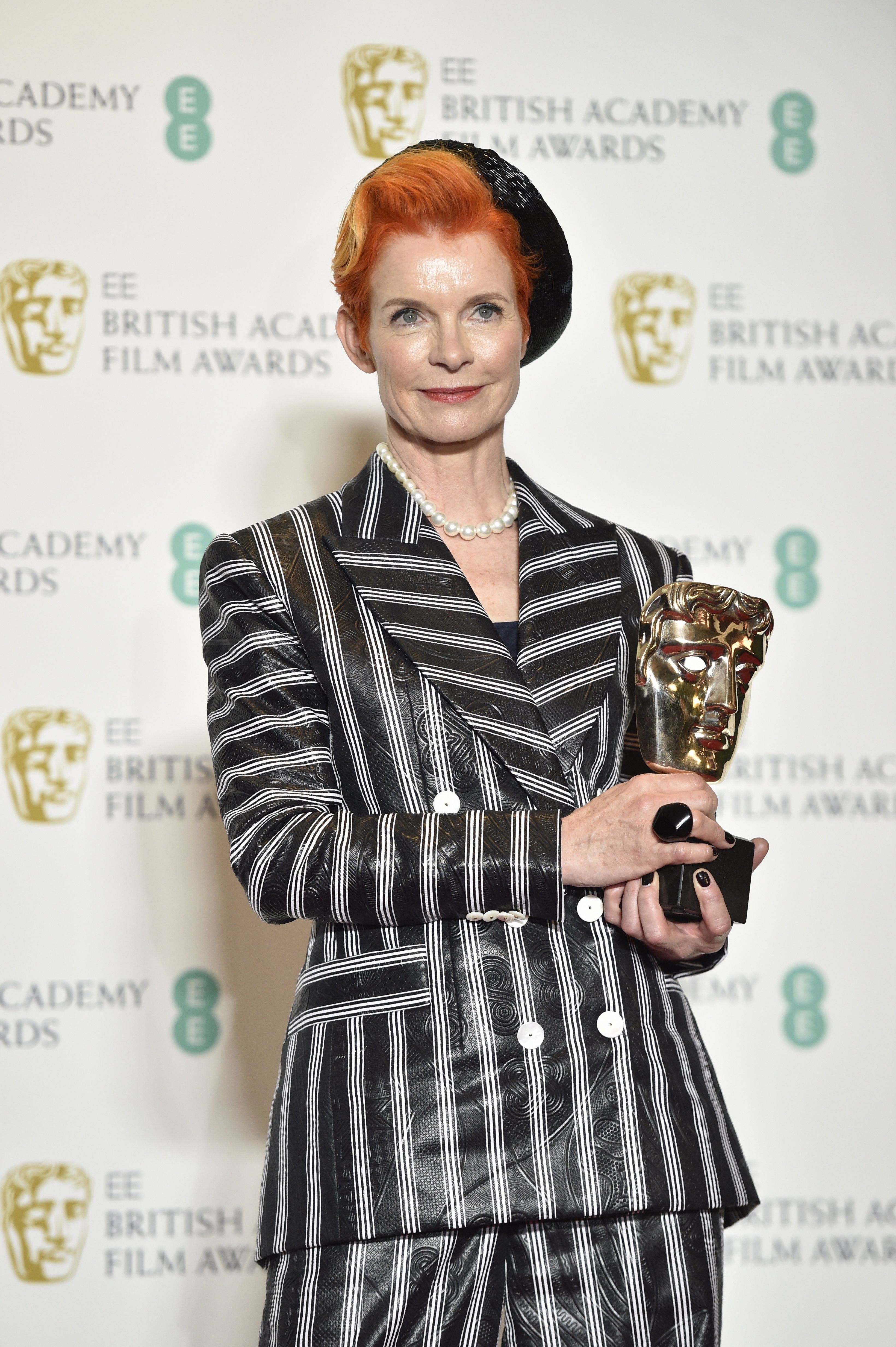 Hatalmas villantások: így pózoltak a világsztárok a BAFTA-díjátadó ...