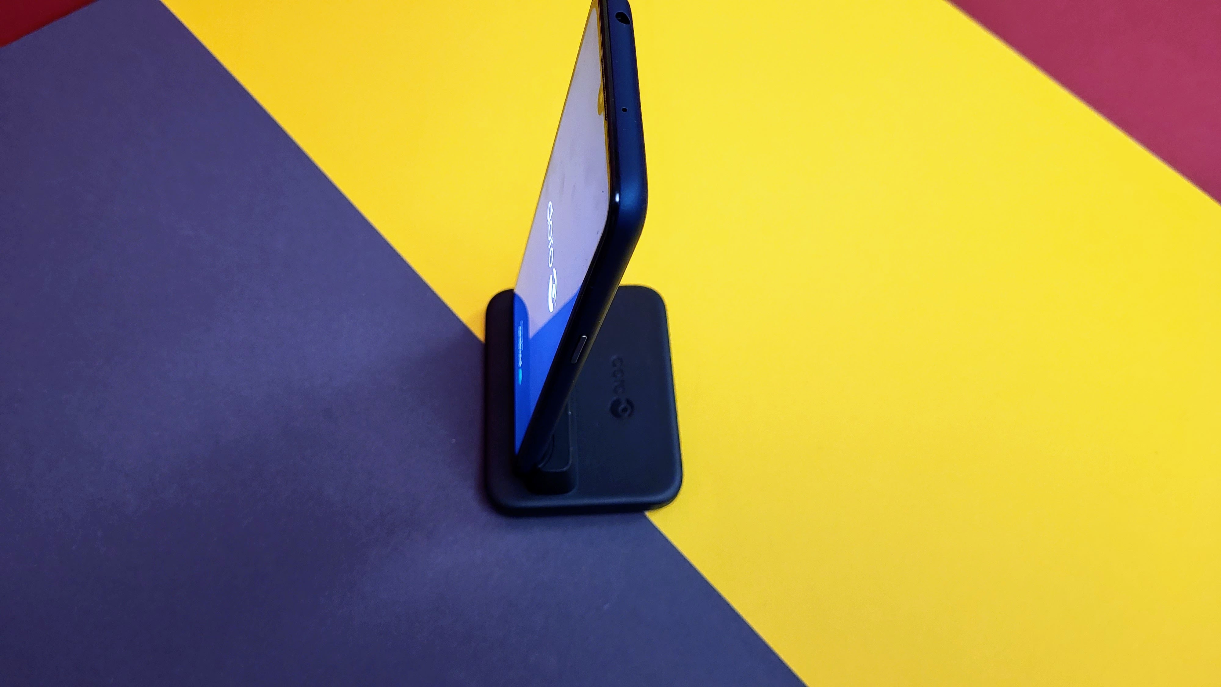 Doro 8200 im Test: Smartes Seniorenhandy mit Notruffunktion | Heise ...