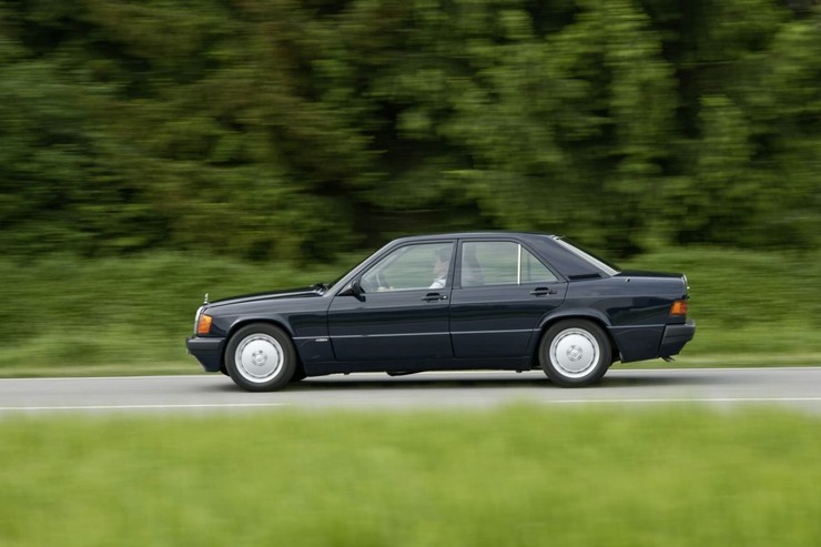 Stary Mercedes z nowym silnikiem - Moto