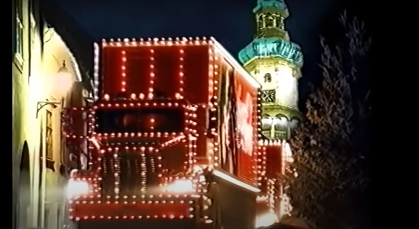 Emlékeznek a Coca-Cola ikonikus karácsonyi kamionjára? Lola most ...