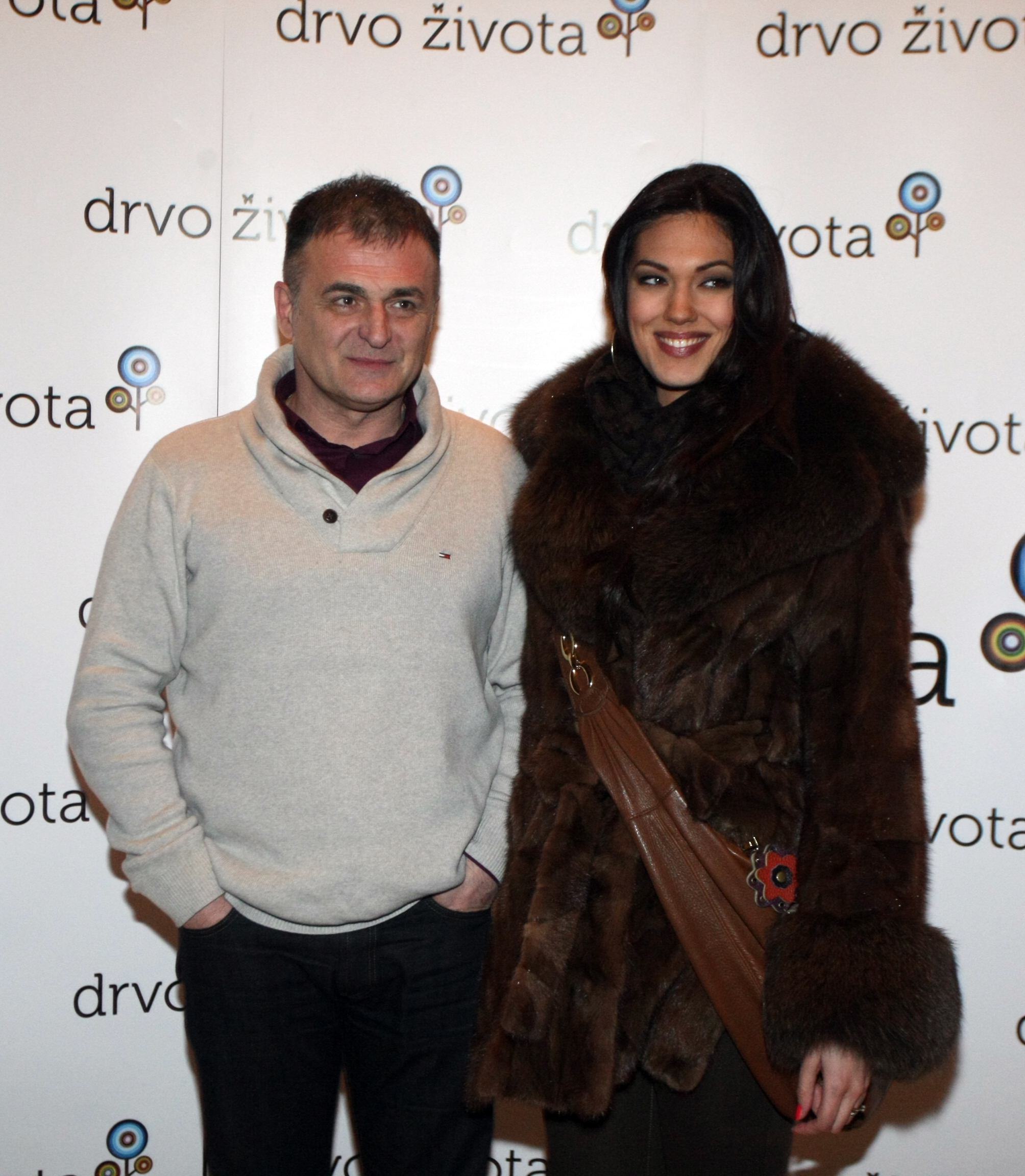 Bivša Lekina supruga ne sme da mrdne iz kuće, a evo KO joj NABAVLJA ...