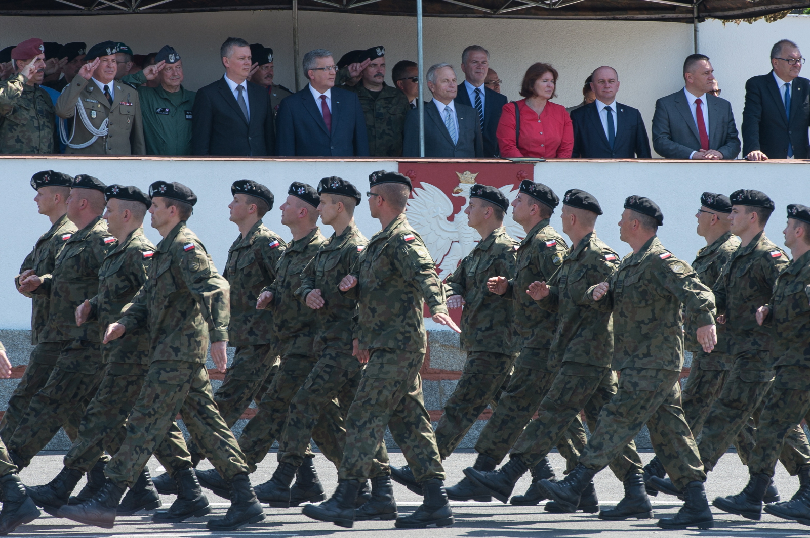 Prezydent Bronisław Komorowski powitał żołnierzy wracających z ...