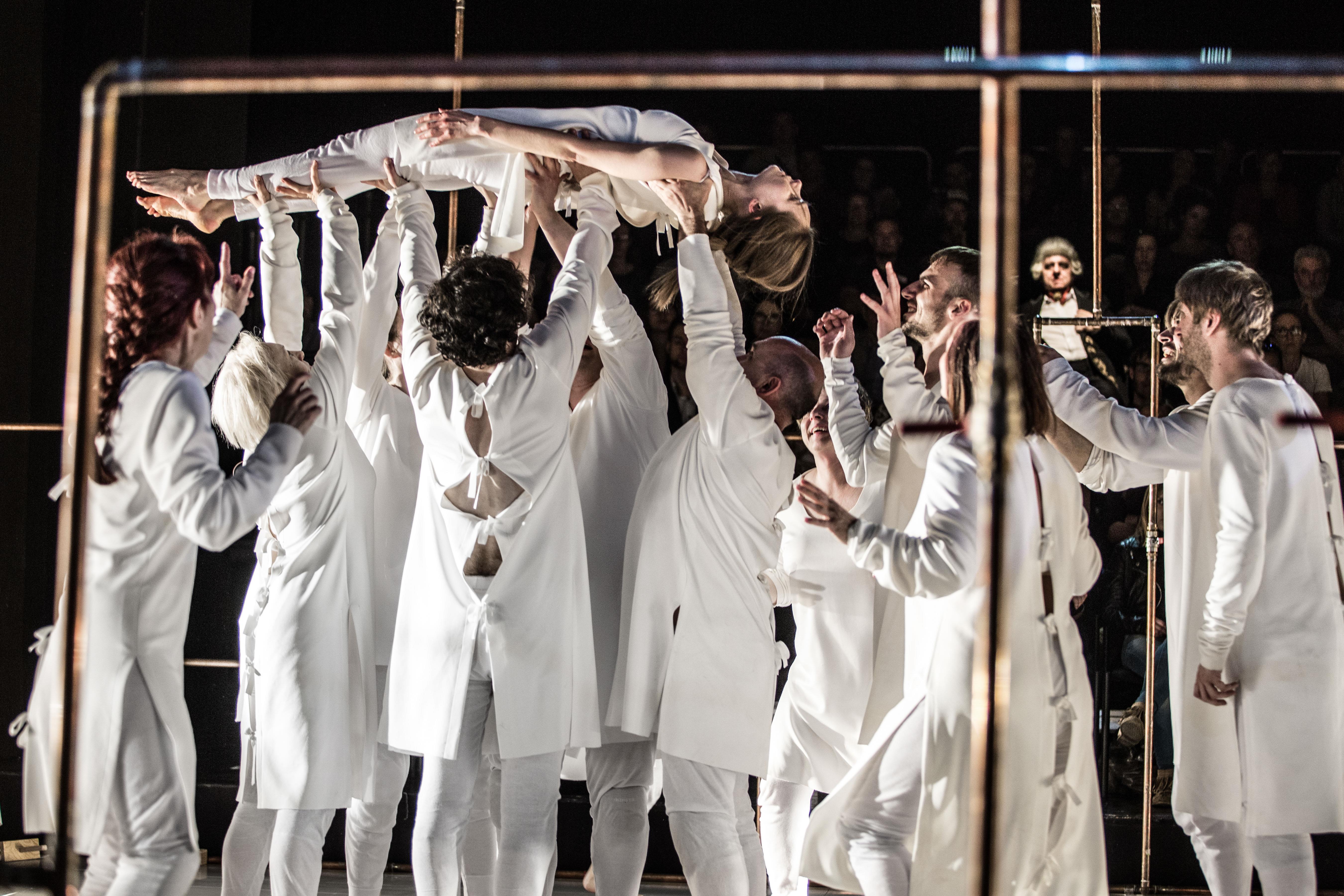 Marat/Sade, reż. Remigiusz Brzyk. Teatr im. Juliusza Osterwy w Lublinie ...