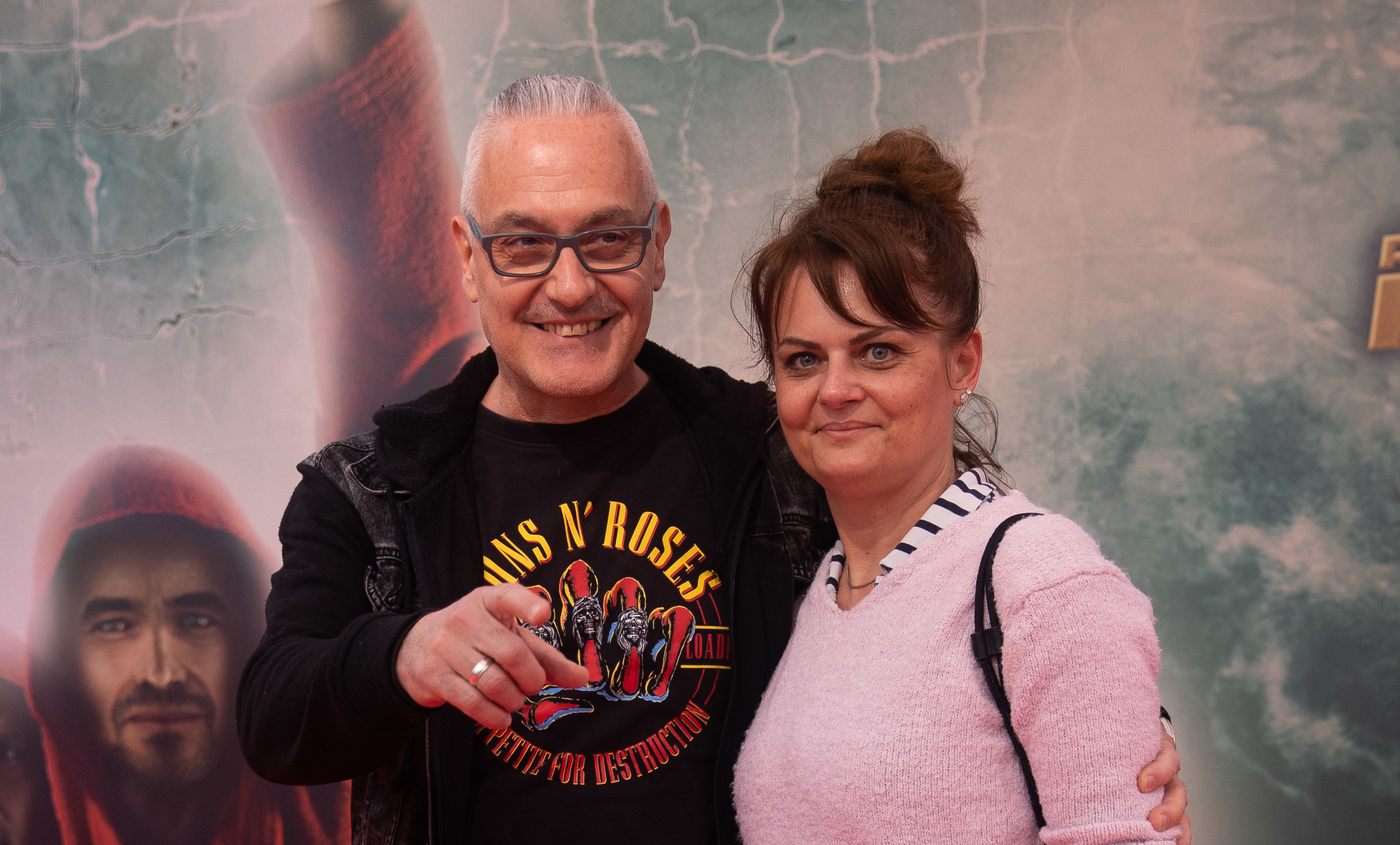 Abaházi Csaba jól keres, viszont egy fillér megtakarított pénzünk sincs ...