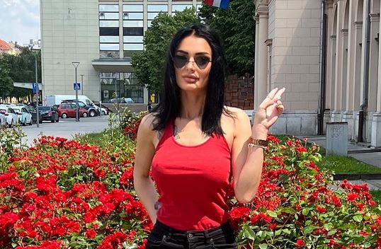 Viktorija Mitrović Viki se i dalje snima naga za pare iako je trudna