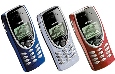 Nokia 8210. Recenzja telefonu - Facet