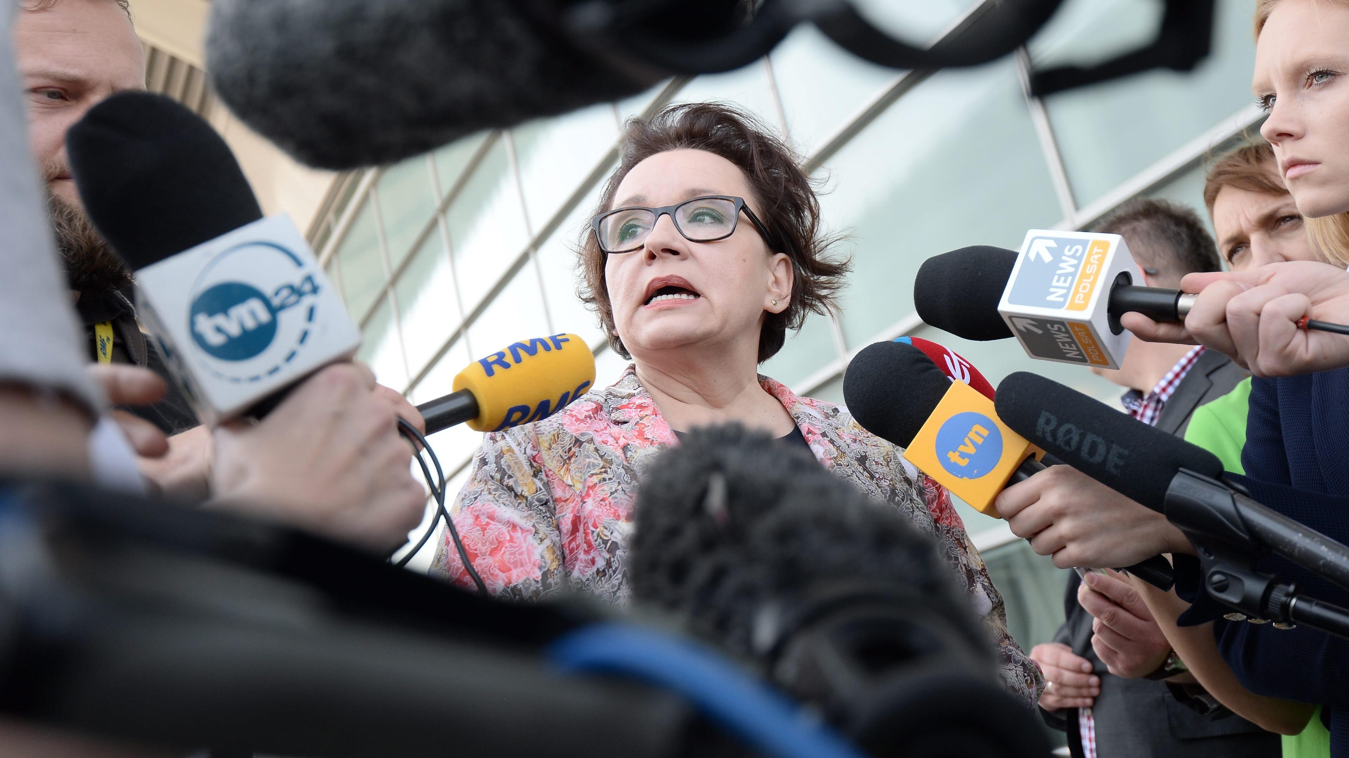 Minister Edukacji Anna Zalewska ma czasowy zakaz wypowiadania się dla ...