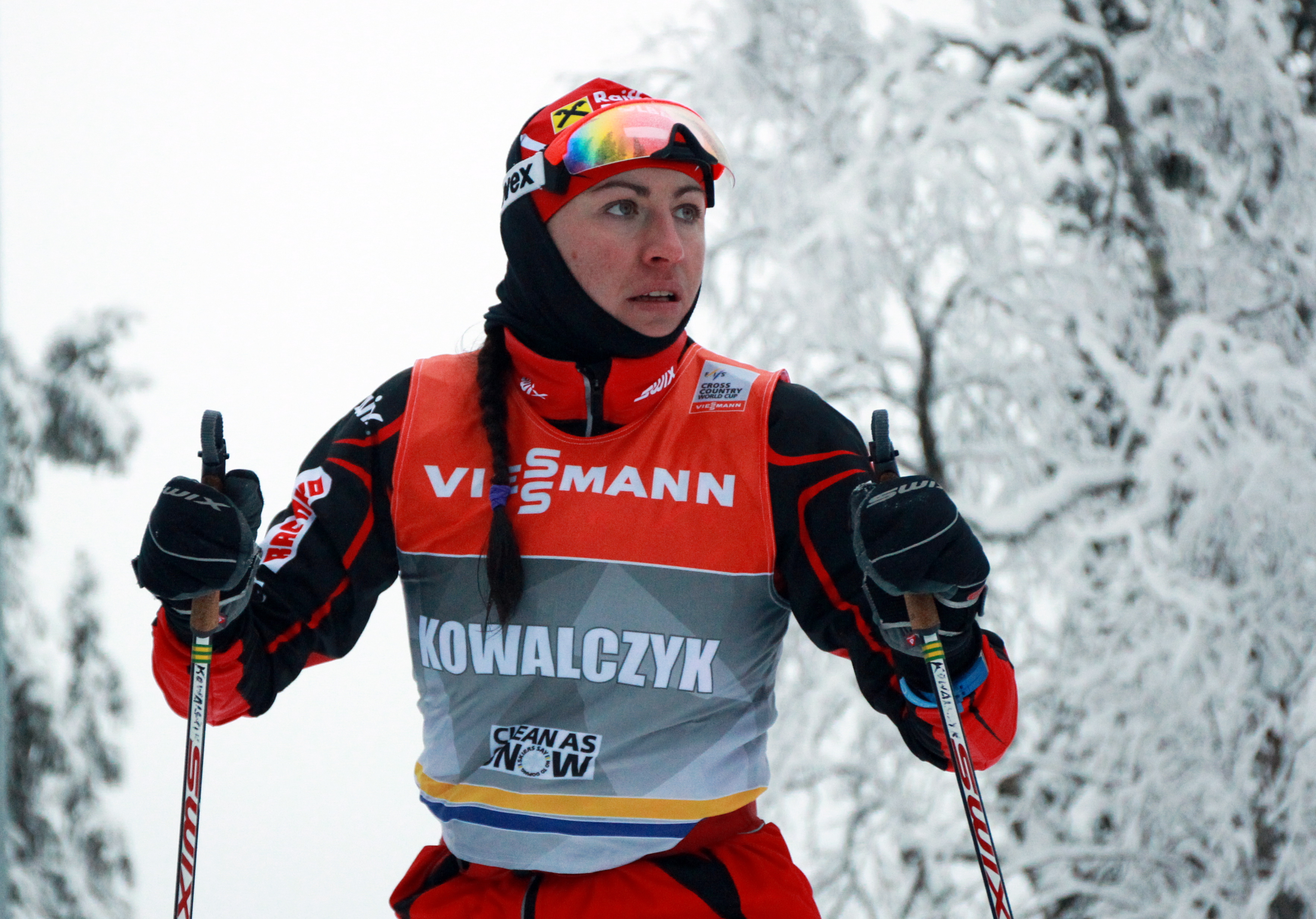 Justyna Kowalczyk trenuje w Kuusamo ze swoim... pieskiem "Marianem ...