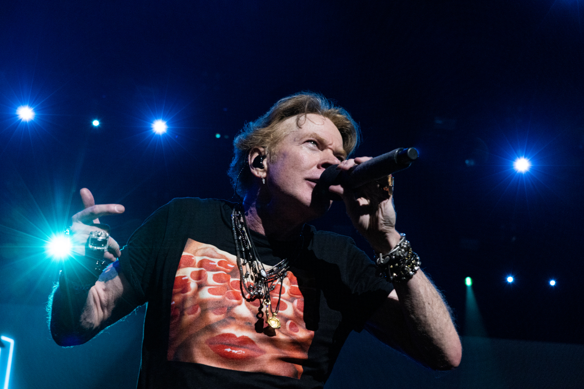 Szexuális bántalmazással vádolják a Guns N’ Roses énekesét, Axl Rose-t ...