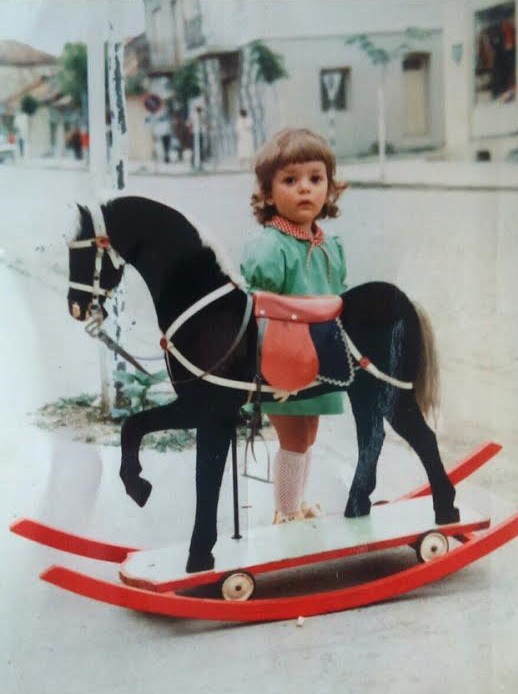 Ova slatka devojčica je sada jedna od najlepših pevačica!