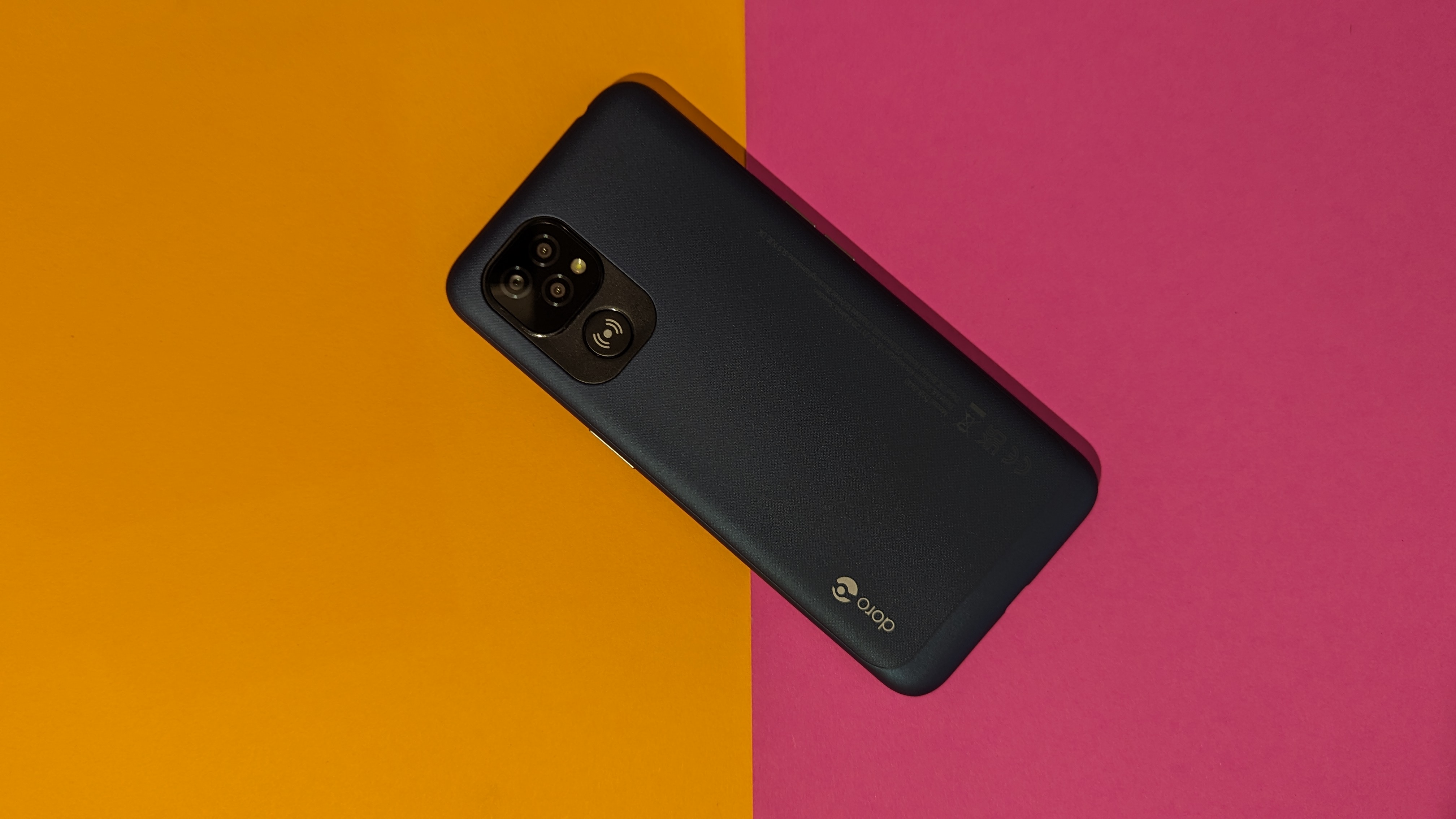 Doro 8200 im Test: Smartes Seniorenhandy mit Notruffunktion | Heise ...