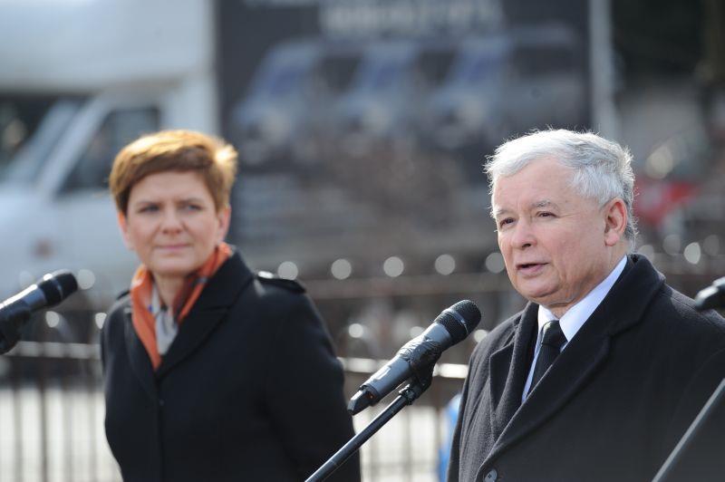 PiS przedstawia pakiet "Teraz Rodzina" - Polska - Newsweek.pl