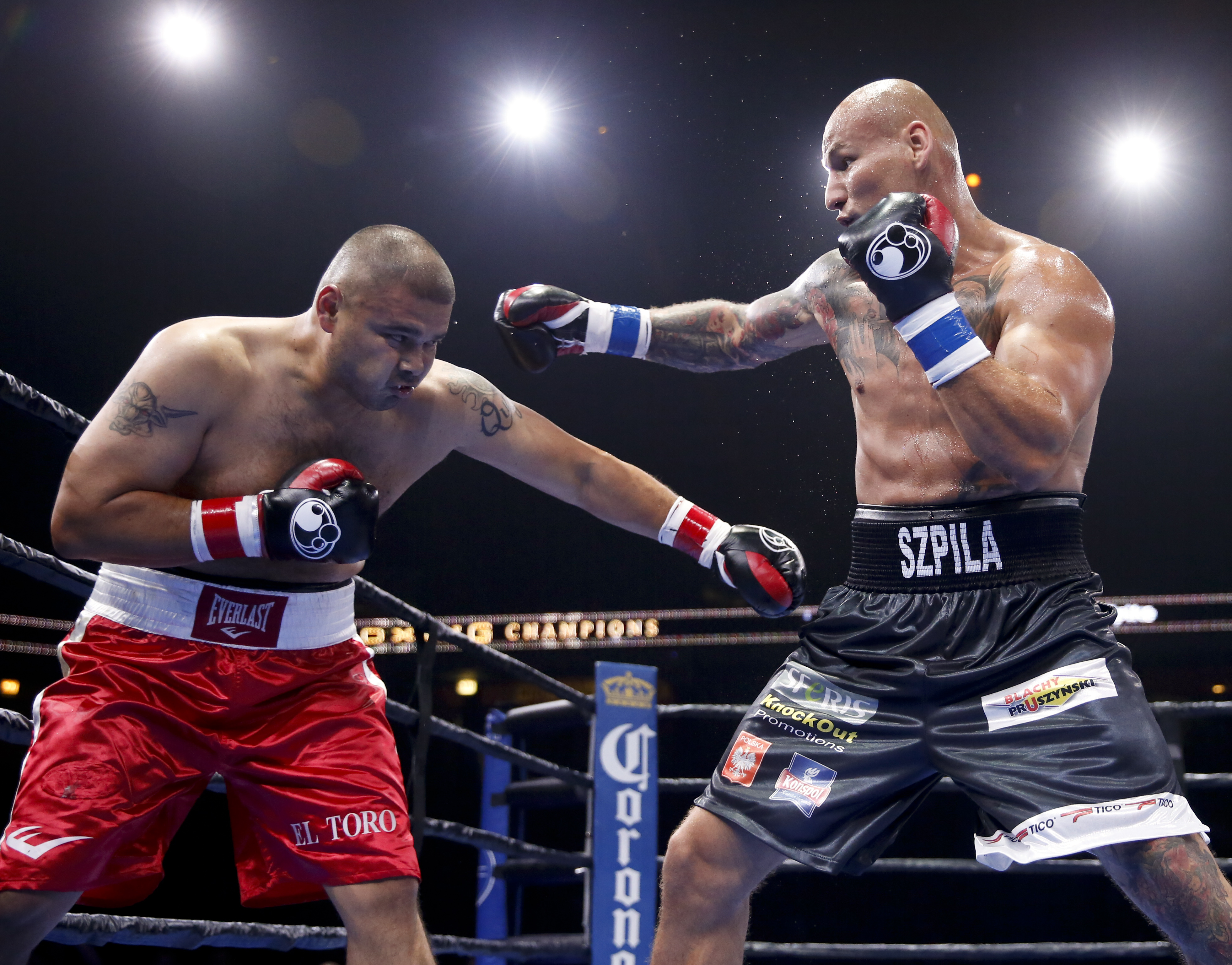 Zobacz 19. zwycięstwo Artura Szpilki. Manuel Quezada wytrzymał tylko ...