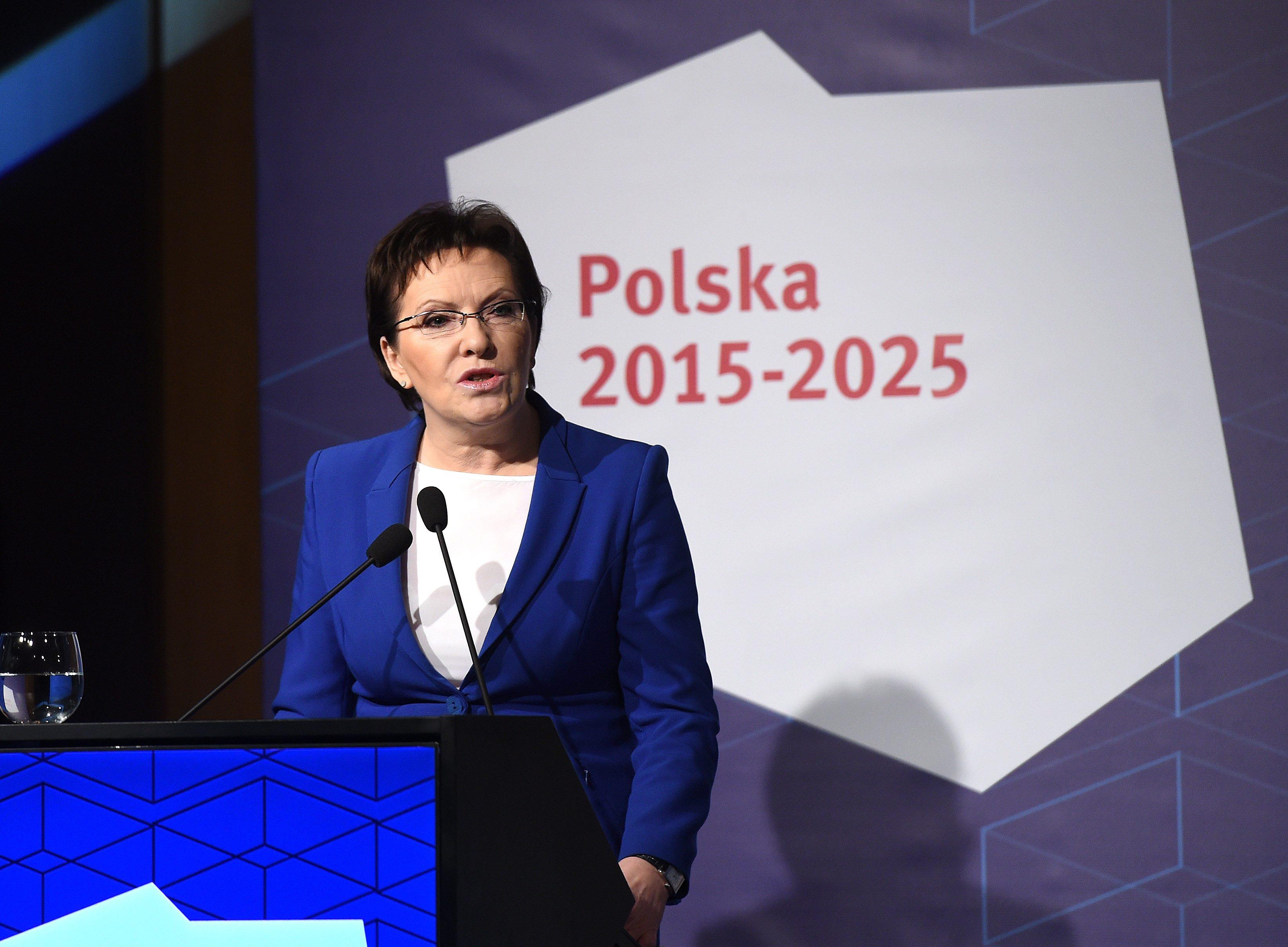 Ewa Kopacz podsumowuje pół roku rządów. Relacja z konferencji - Polska - Newsweek.pl