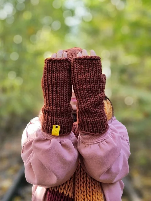 Pakamera Wełniane mitenki z wełny peruwiańskiej WOOLY rudy brąz - Lamoda.pl