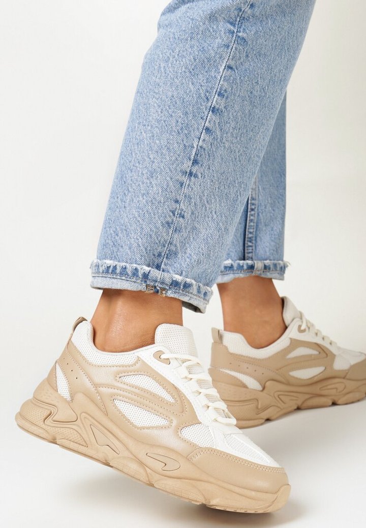 Born2Be Ciemnobeżowe Sneakersy z Bieżnikiem i Naszywkami Hene - Lamoda.pl