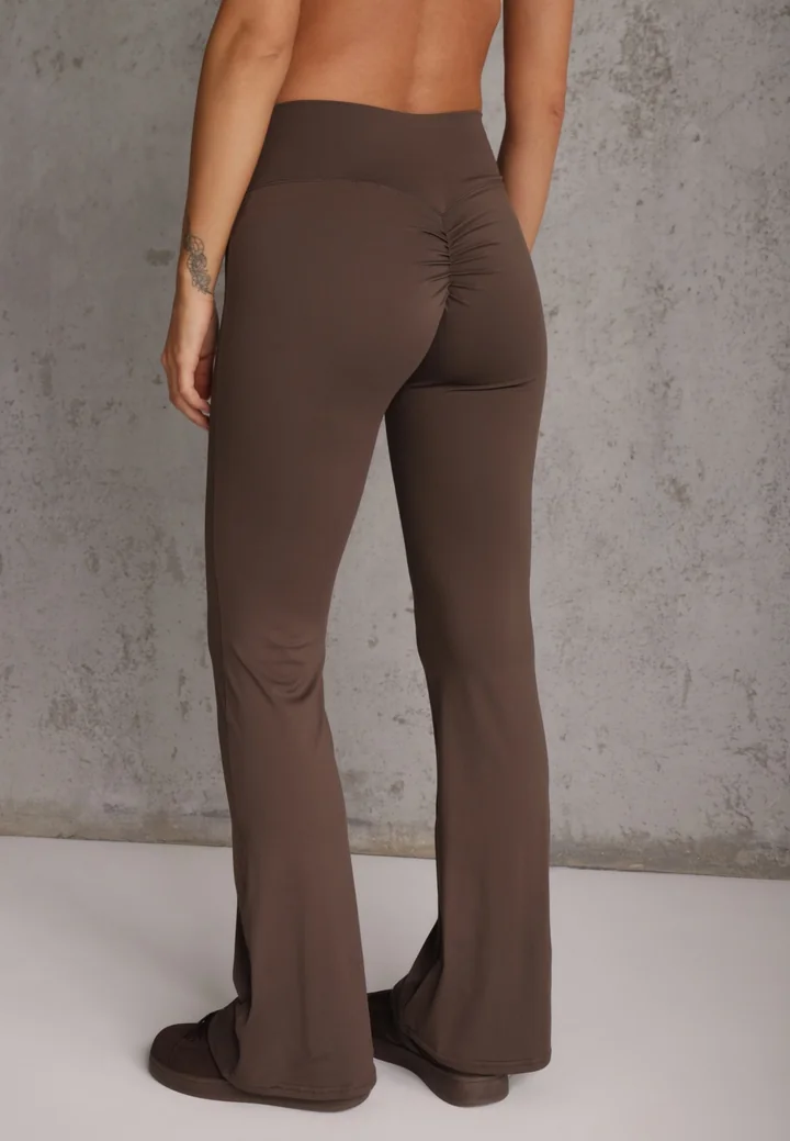 Renee Brązowe Legginsy Flare High Waist Ozdobione z Tyłu Modelującym ...