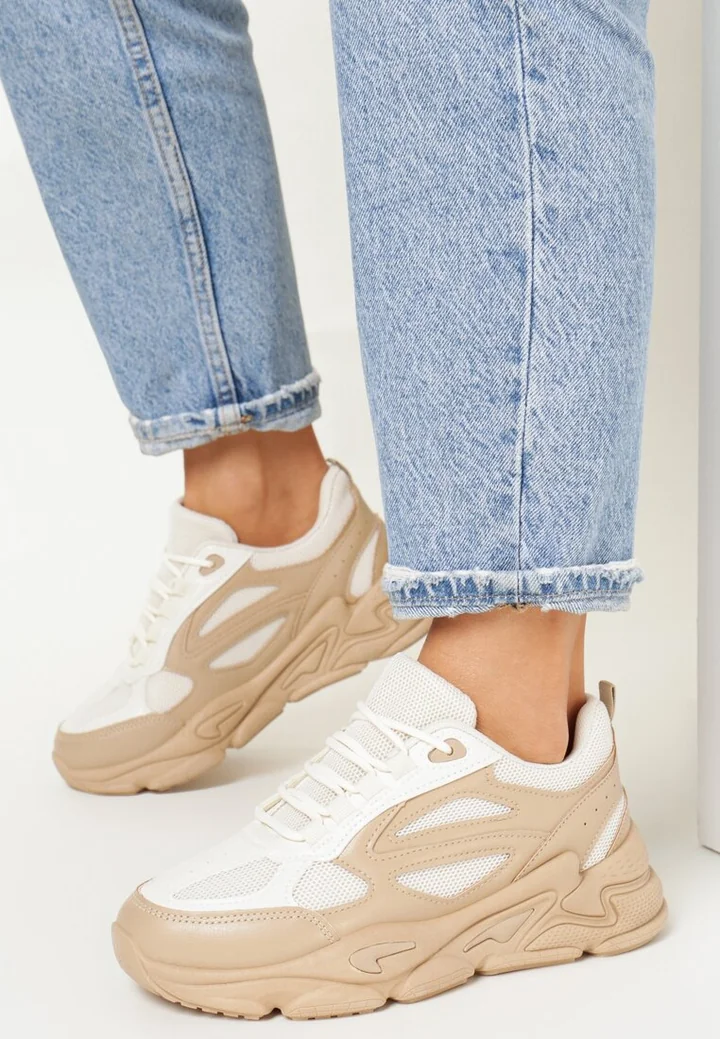 Born2Be Ciemnobeżowe Sneakersy z Bieżnikiem i Naszywkami Hene - Lamoda.pl