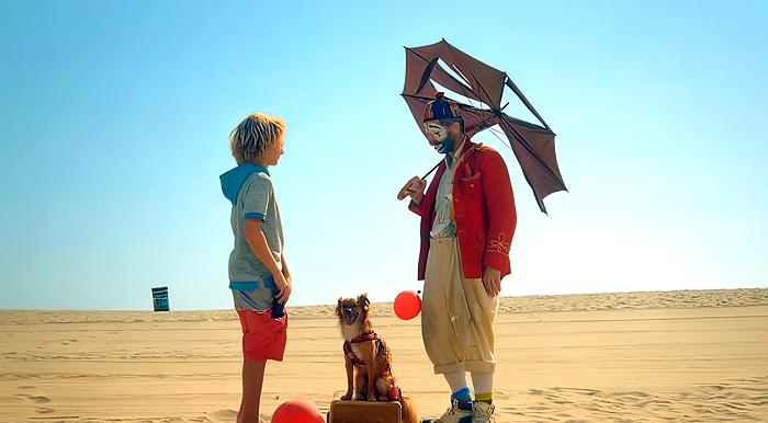 Chłopiec, pies i klaun