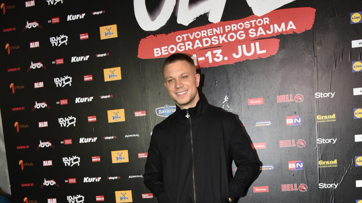 Relja Popović ZABORAVIO PATIKE I TRENERKU KOD KUĆE: Evo u čemu je ...