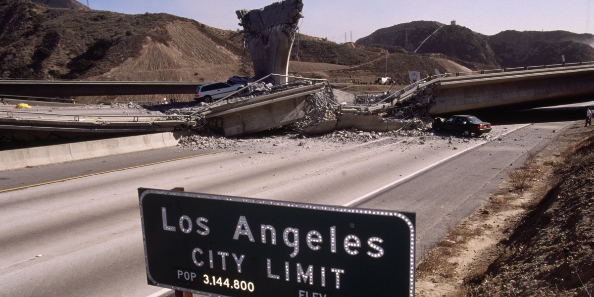 Devastating photos show the damage from the 1994 Northridge earthquake ...