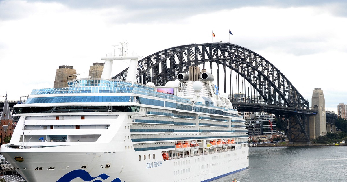 Cursed cruise ship where 120 passengers tested positive for COVID-19 ...