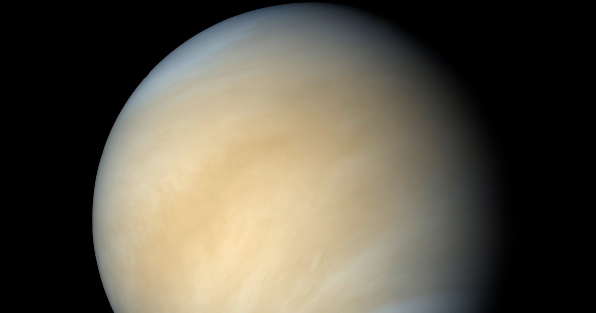 Sulfuric acid clouds on Venus hide a 'bizarre' anomaly that spans the ...