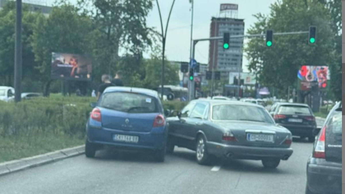 Sudar na Brankovom mostu, sve stoji: Ogromne gužve ka Novom Beogradu - Blic