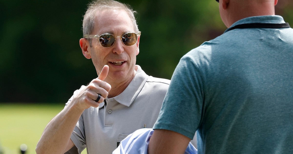 Amazon's CEO says its 14,000 job cuts weren't driven by costs or AI ...