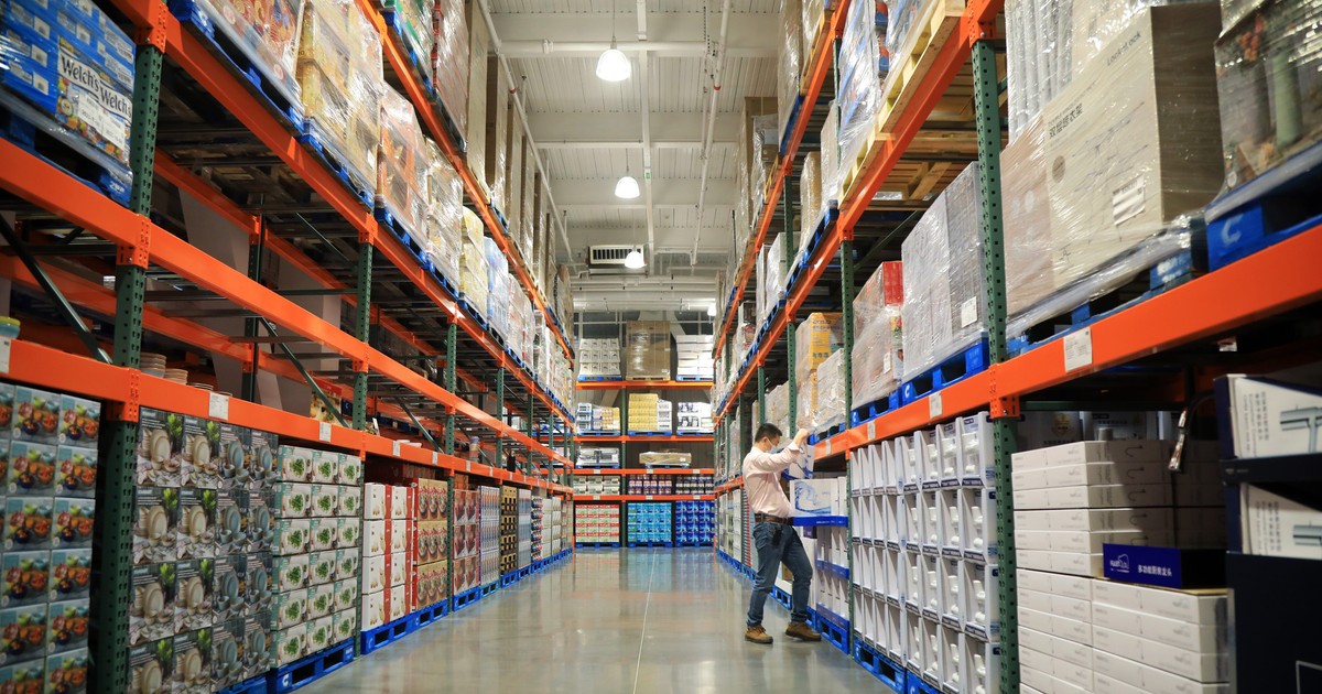 There's a reason why Costco's layout changes constantly — and it's not ...