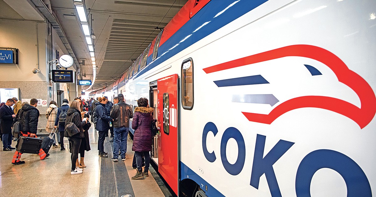 Kamenovan voz "Soko": Polomljeno duplo staklo voza kod Zemuna ...