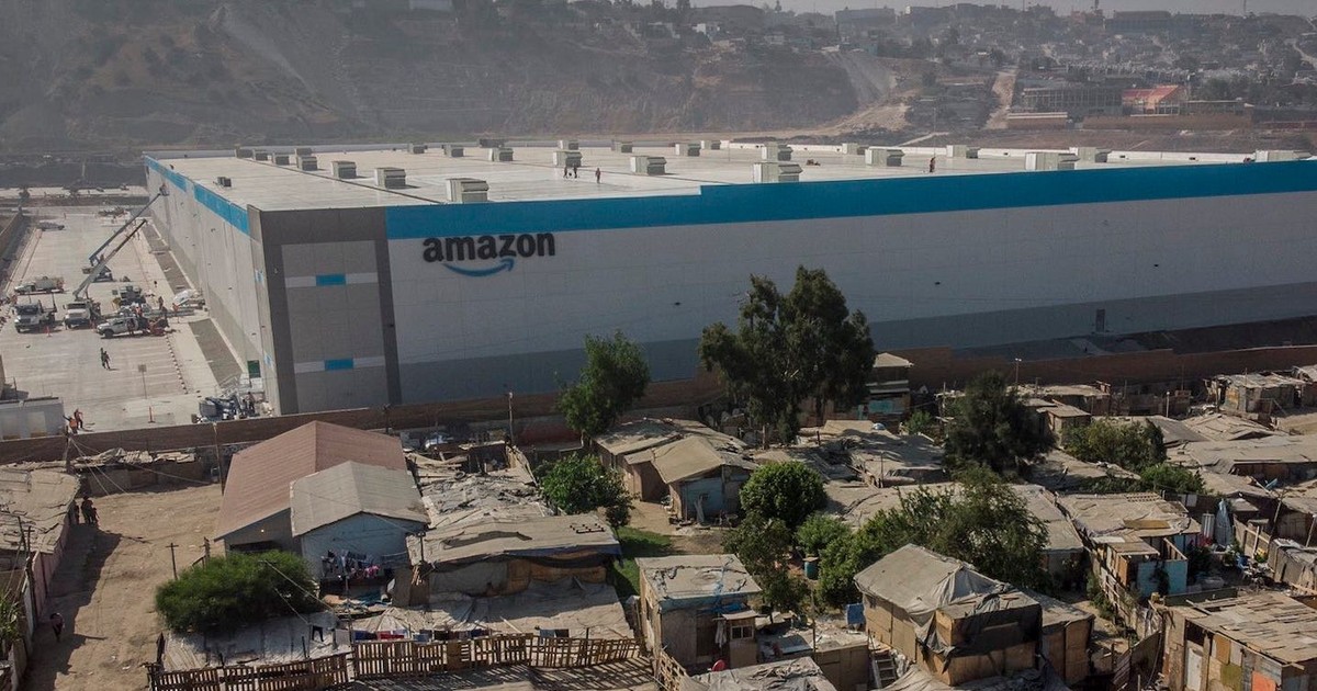Photos of a new, sprawling Amazon warehouse in Mexico surrounded by ...
