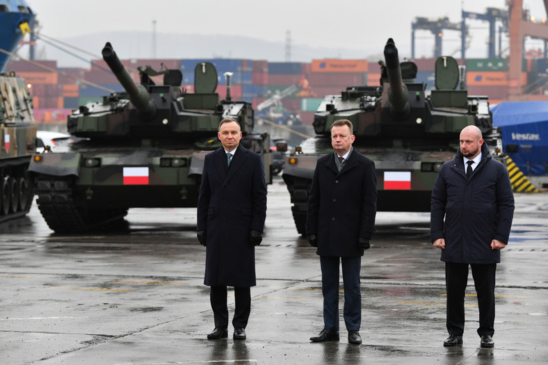 Spektakularny transport czołgów K2 z Korei. Przypłynęły do Gdyni [FOTO]