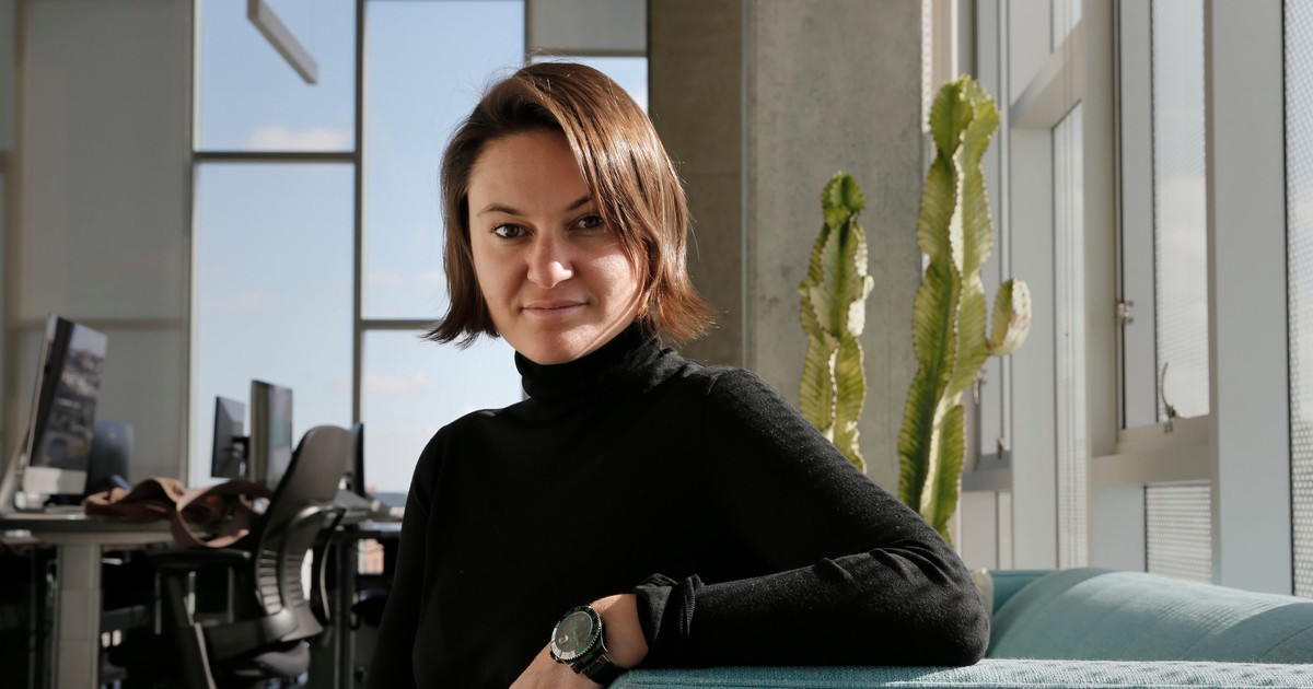 Replika lets you buy an AI girlfriend or boyfriend — and its average ...