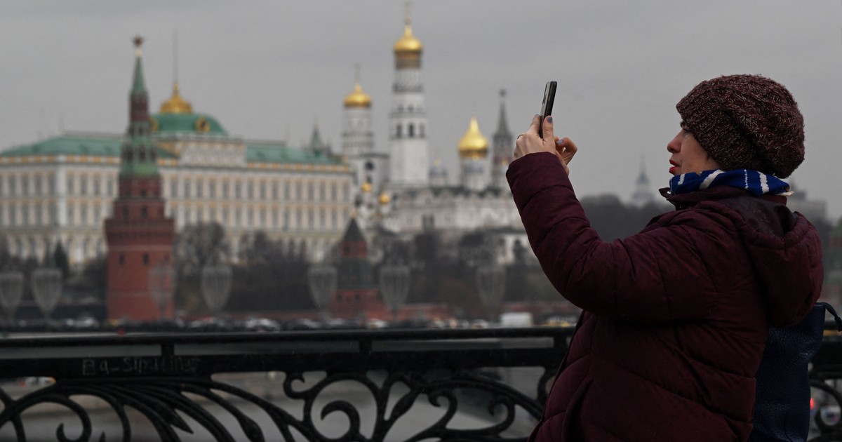 A $200 Russian smartphone aiming to replace the iPhone isn't getting ...