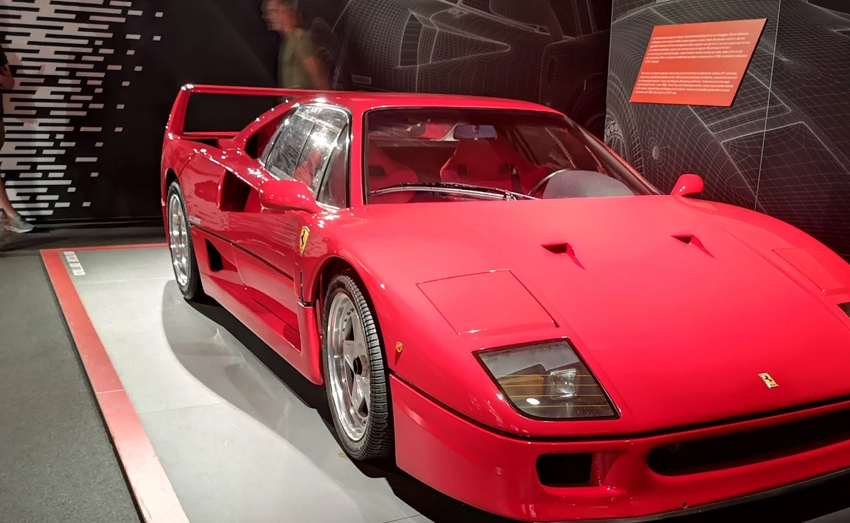 Pracownik komisu roztrzaskał Ferrari warte 13 mln zł. Co dalej z autem ...