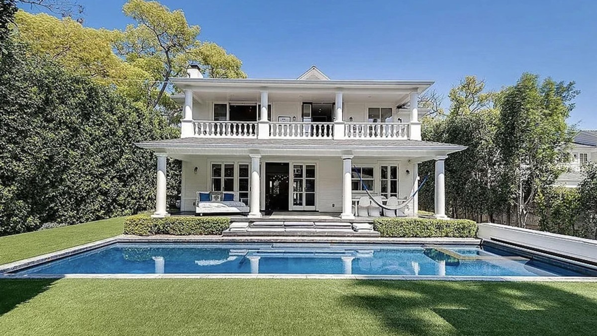 Ovo je vila naše glumice u Los Andjelesu koja vredi 4,5 miliona evra: Malo je falilo da izgori ...